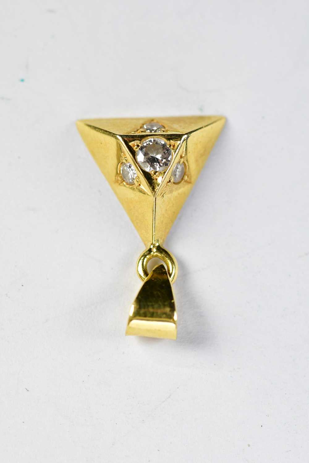 Lot 391 - An 18ct yellow gold triangular shaped