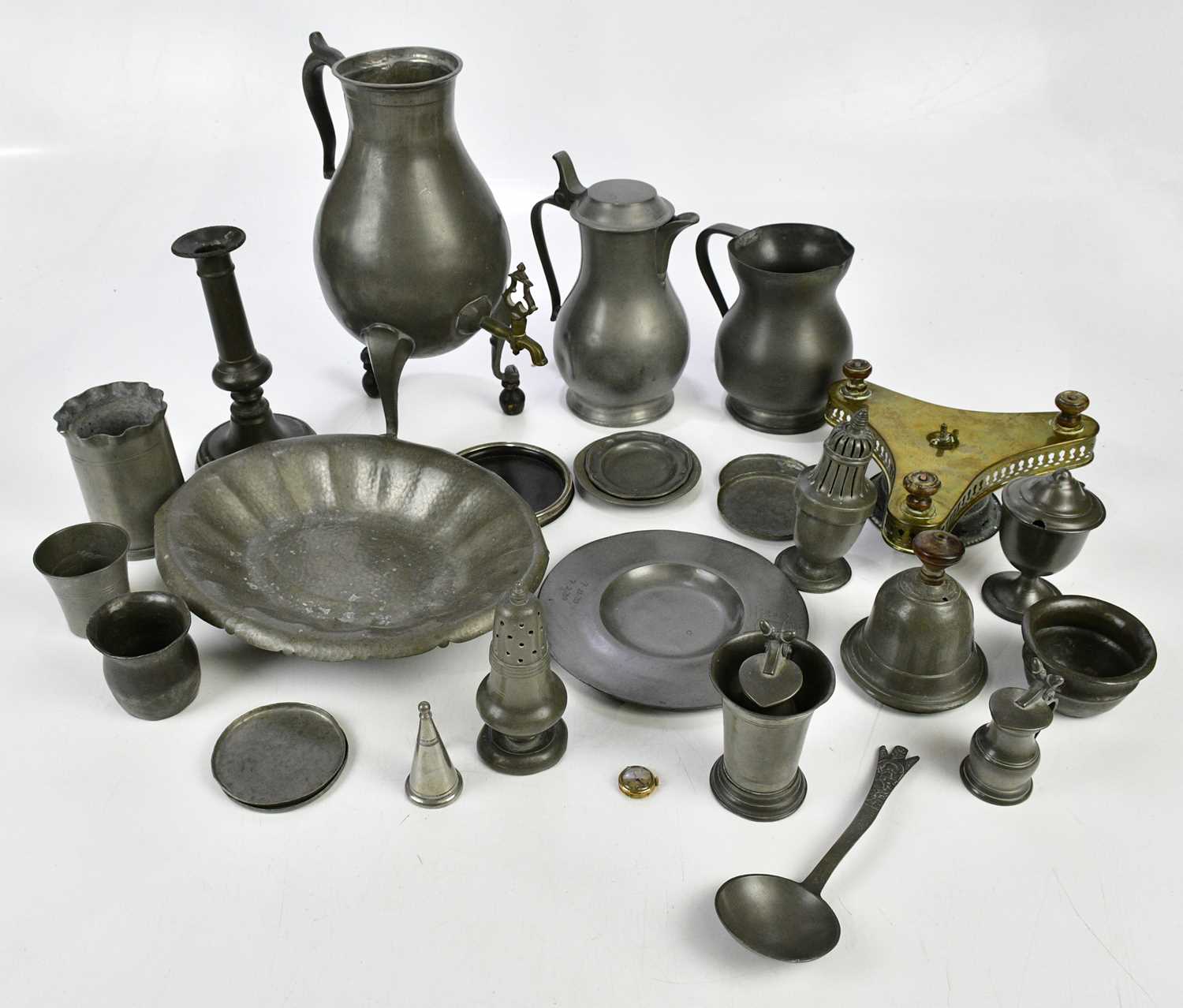Lot 1418 - A collection of pewter, including a 19th