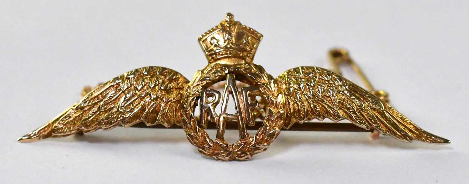 Lot 759 - A 9ct gold RAF brooch, engraved verso