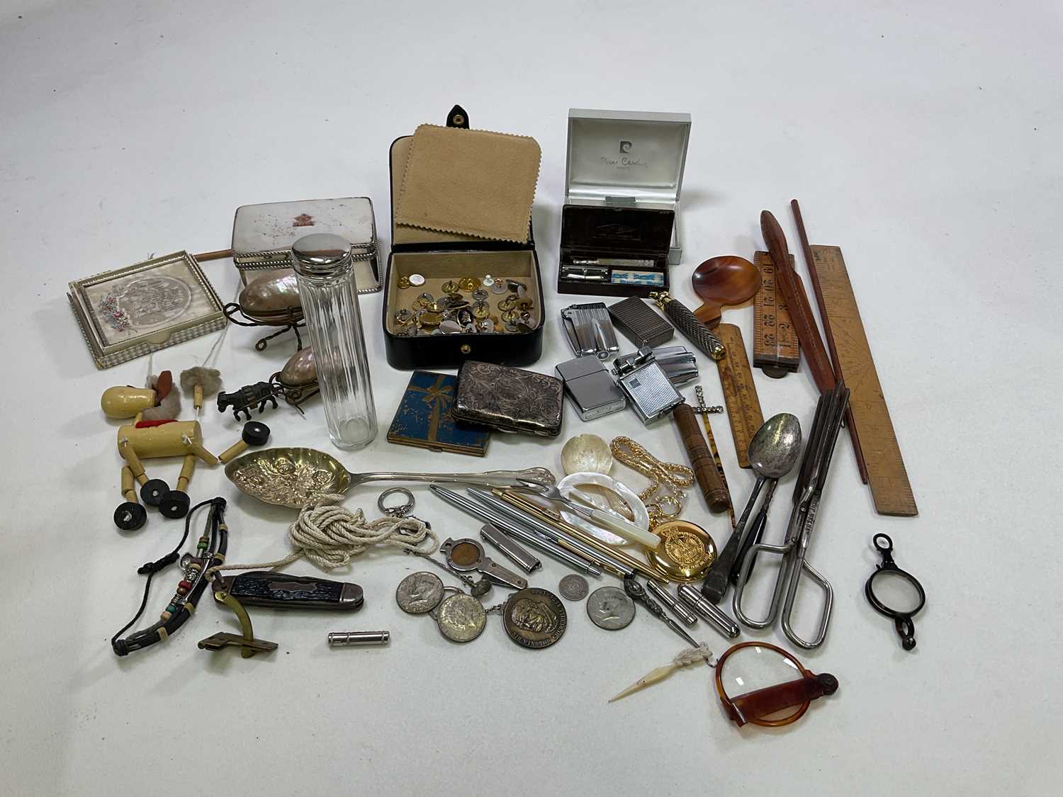 Lot 121 - An interesting group of collectors' items,