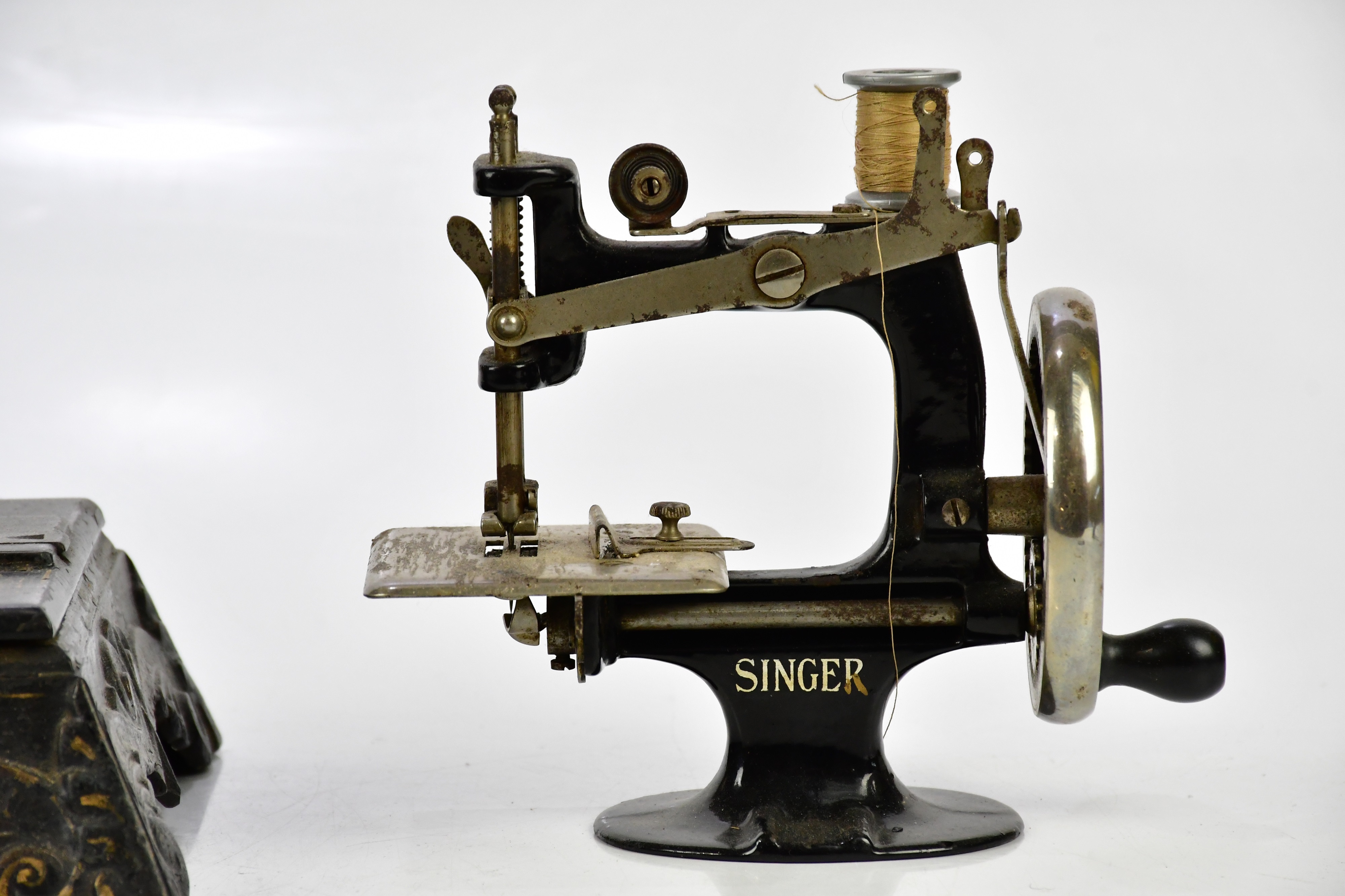 Lot 809 - SAXONIA; a vintage manual sewing machine