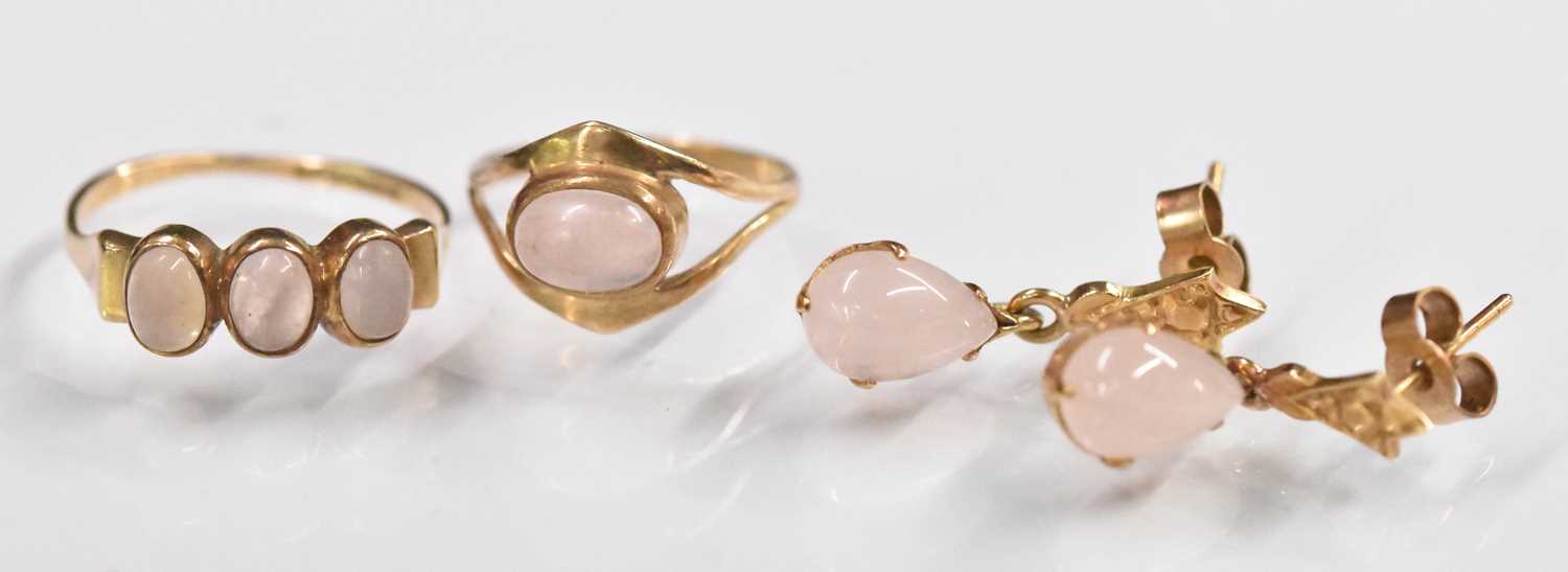 Lot 1484 - A 9ct yellow gold rose quartz set dress