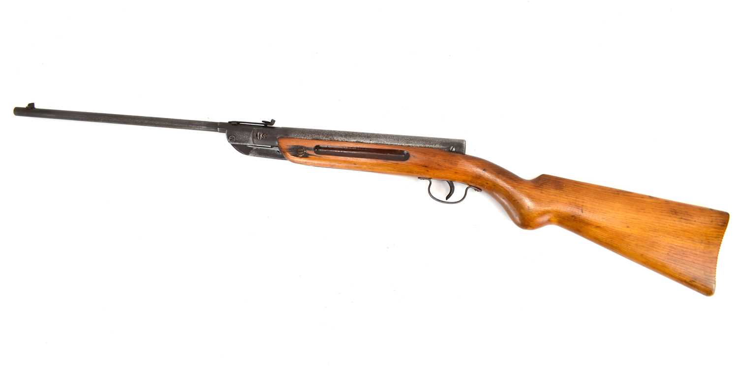 Lot 473 - A 1950s Diana .177 air rifle, with carry
