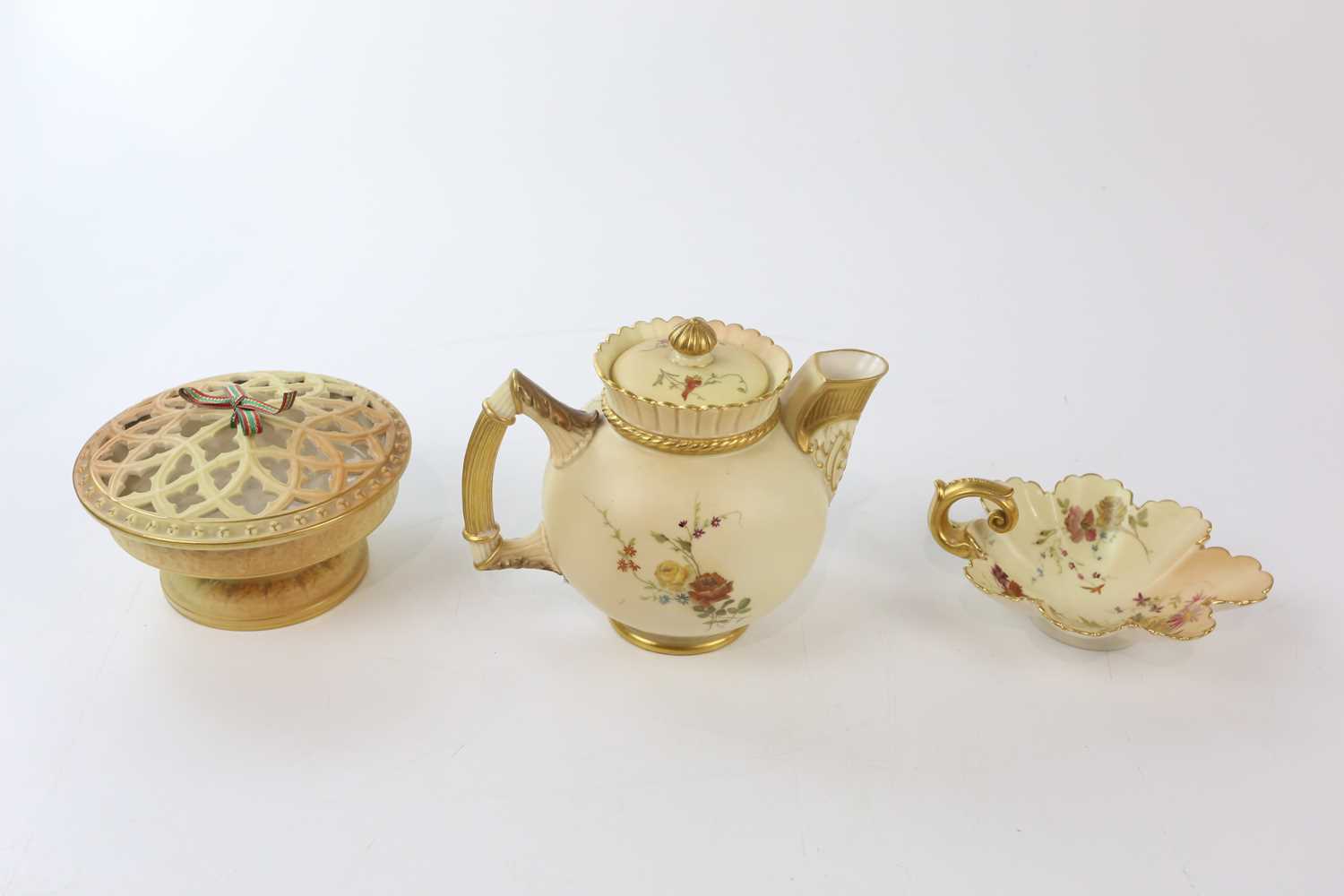 Lot 1343 - ROYAL WORCESTER; a blush ivory potpourri