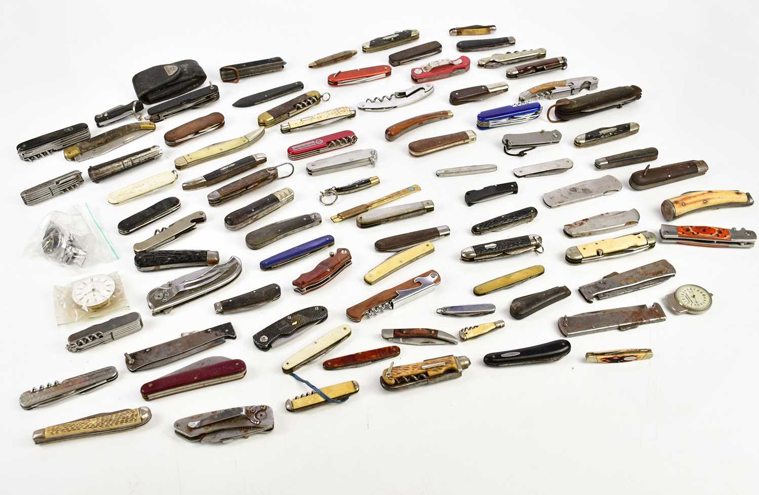 Lot 660 - A collection of pocket knives, various