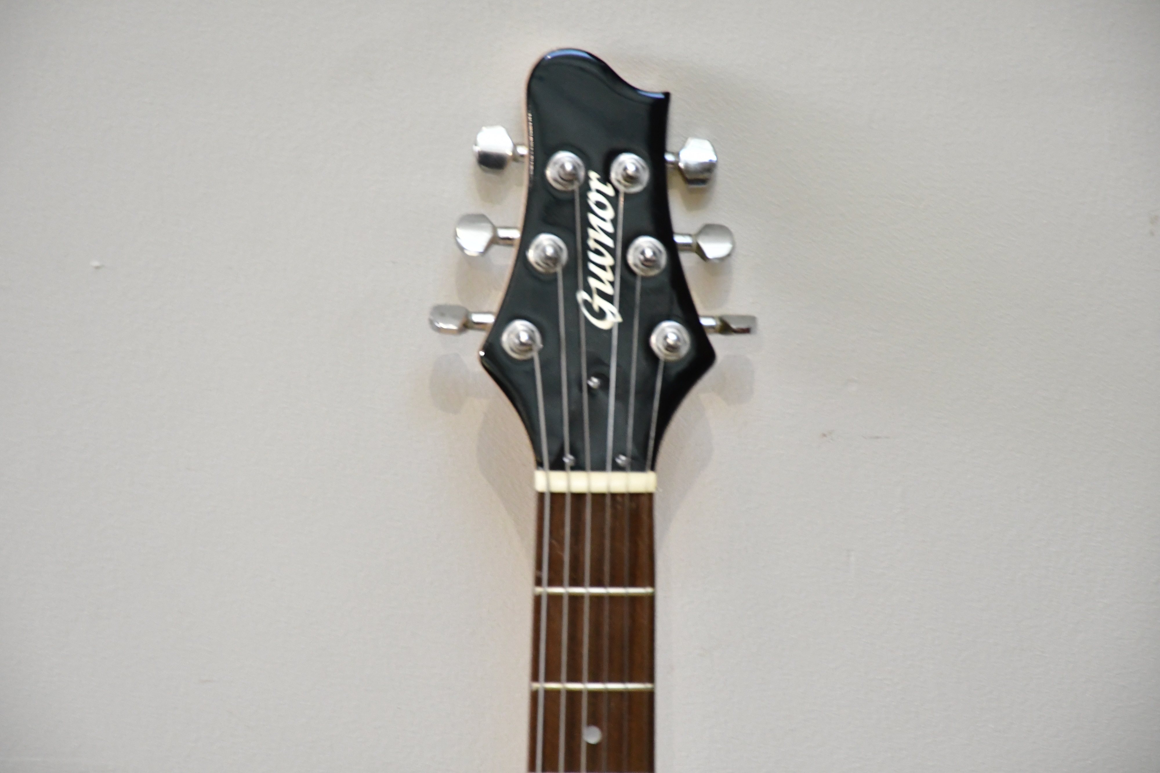 Lot 1096 - GUVNOR; a GE500 six string electric guitar,
