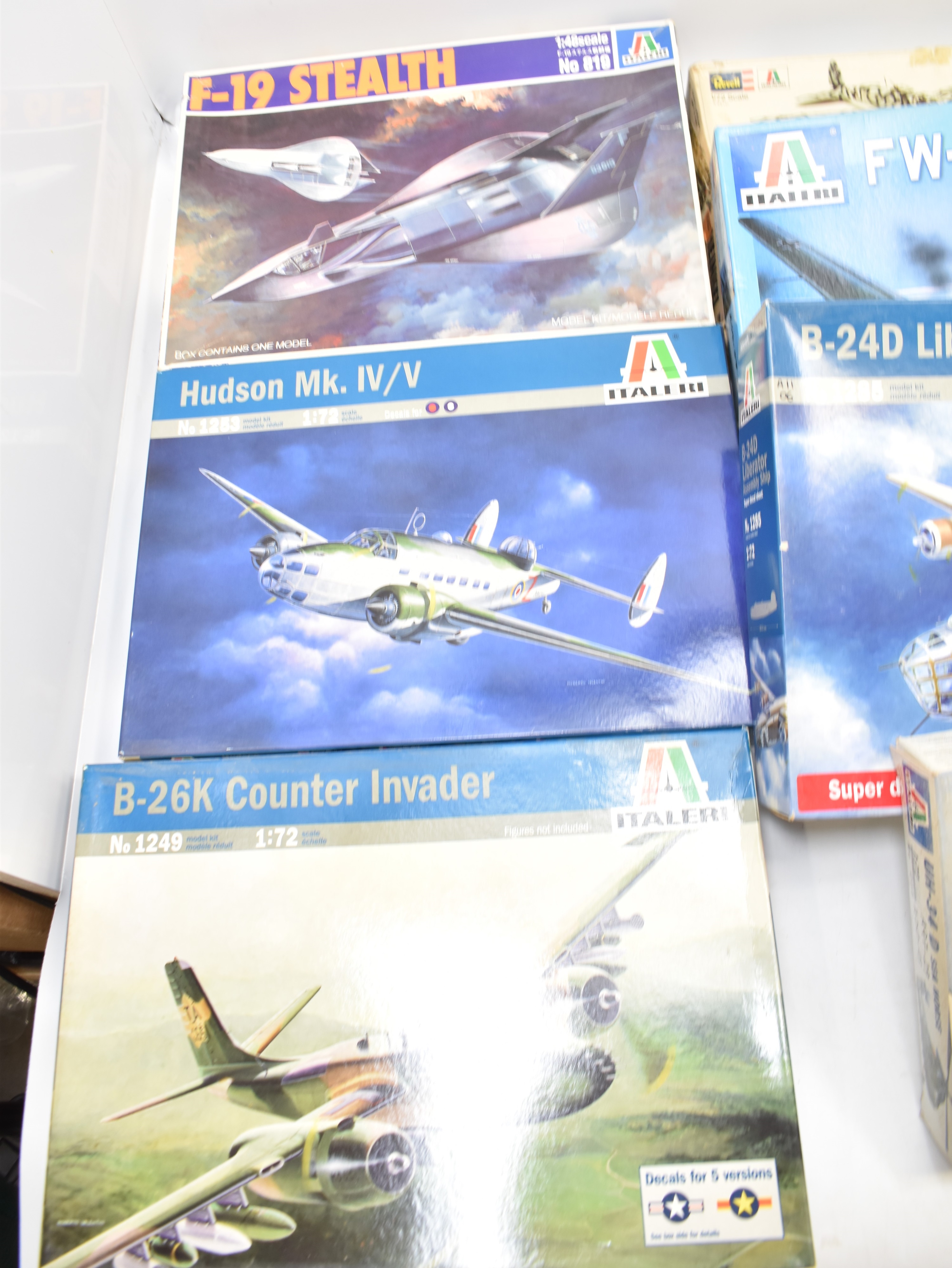 Lot 644 - ITALERI/REVELL; twelve boxed model kits