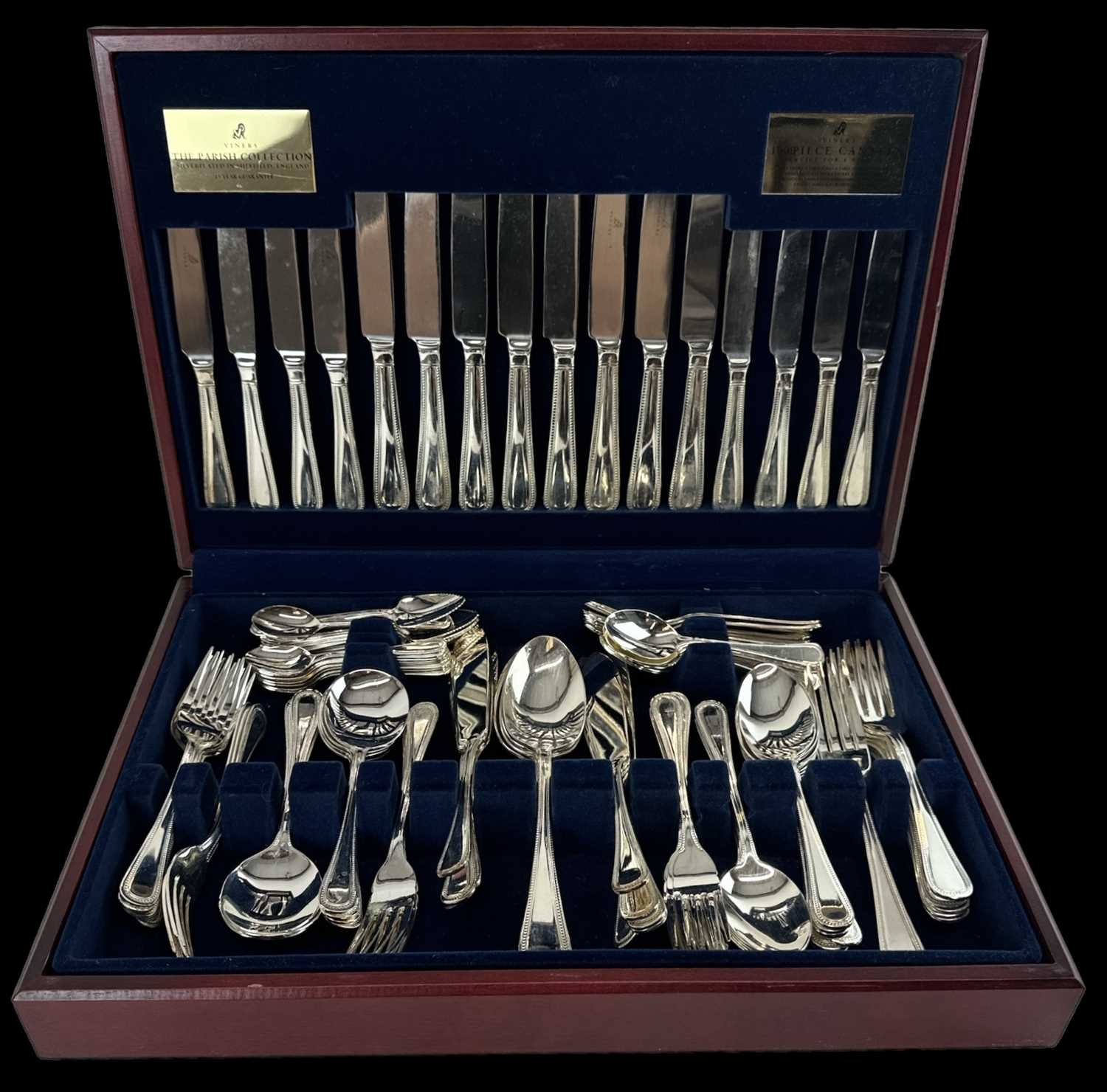 Lot 1092 - A cased Viners silver plated canteen of