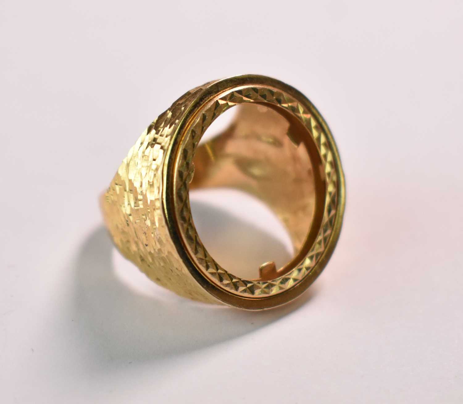 Lot 611 - A 9ct yellow gold sovereign ring mount