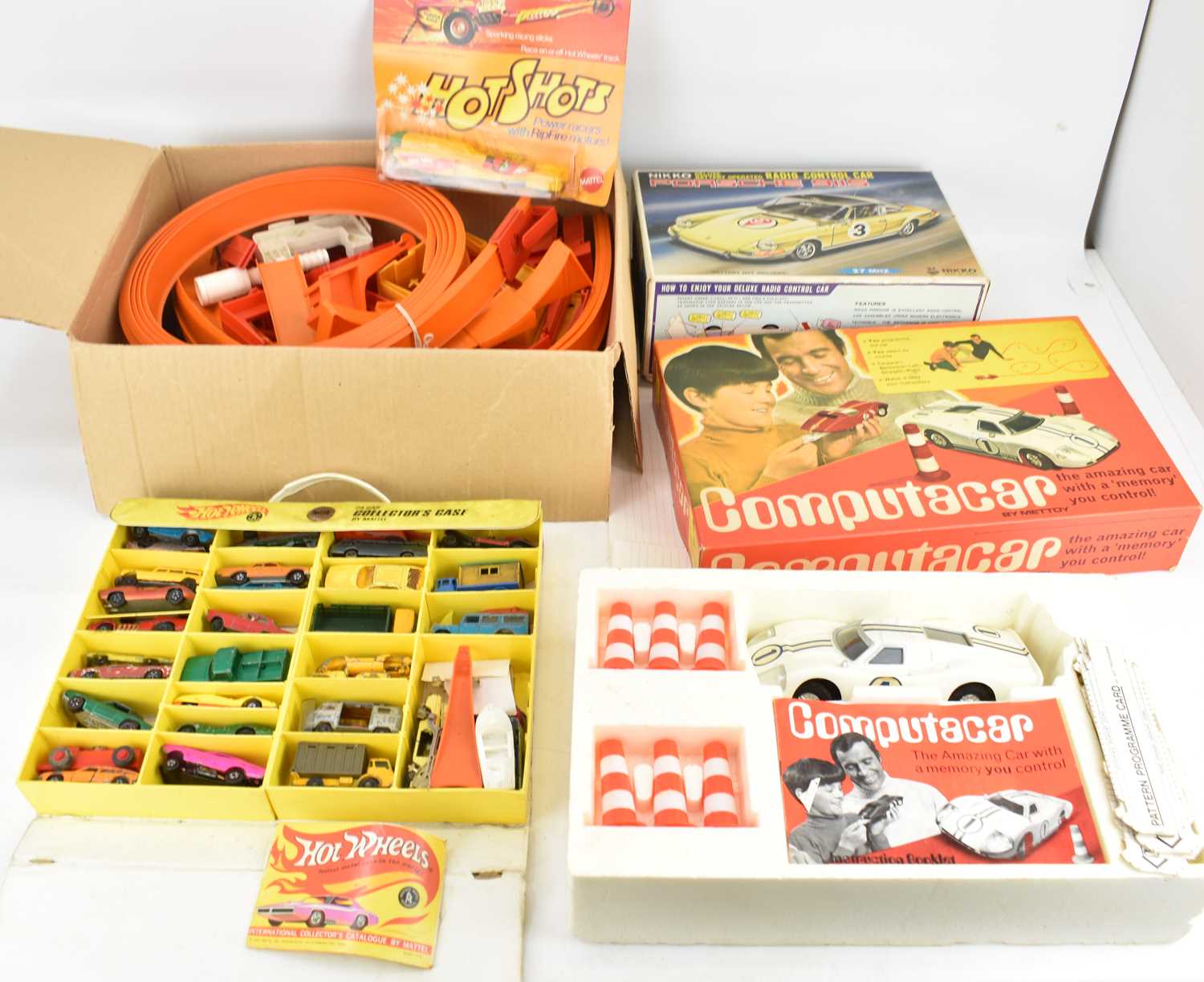 Lot 884 - Mixed collectible vehicles comprising a