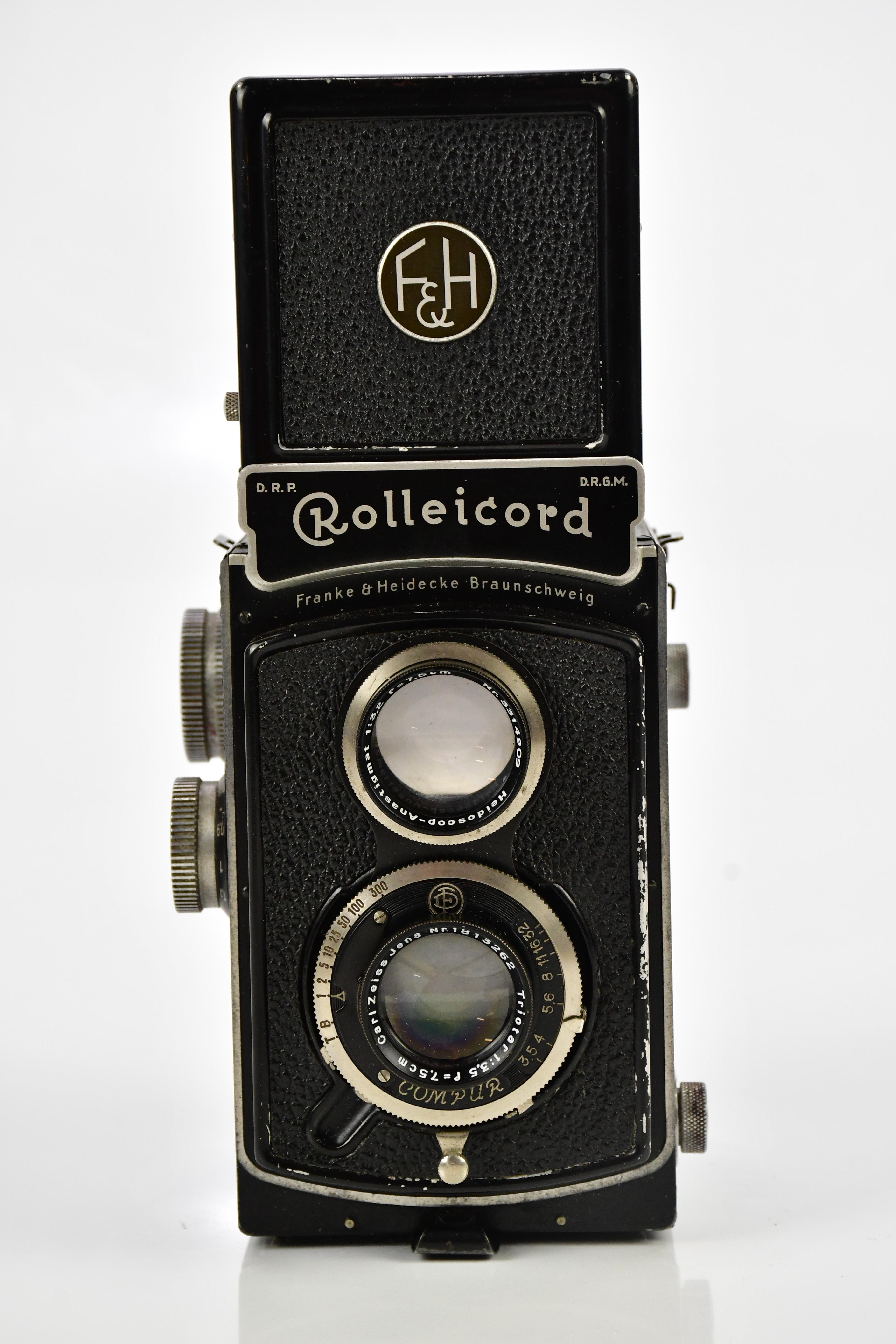 Lot 439 - ROLLEICORD; a Rolleicord Model 2 TLR camera,
