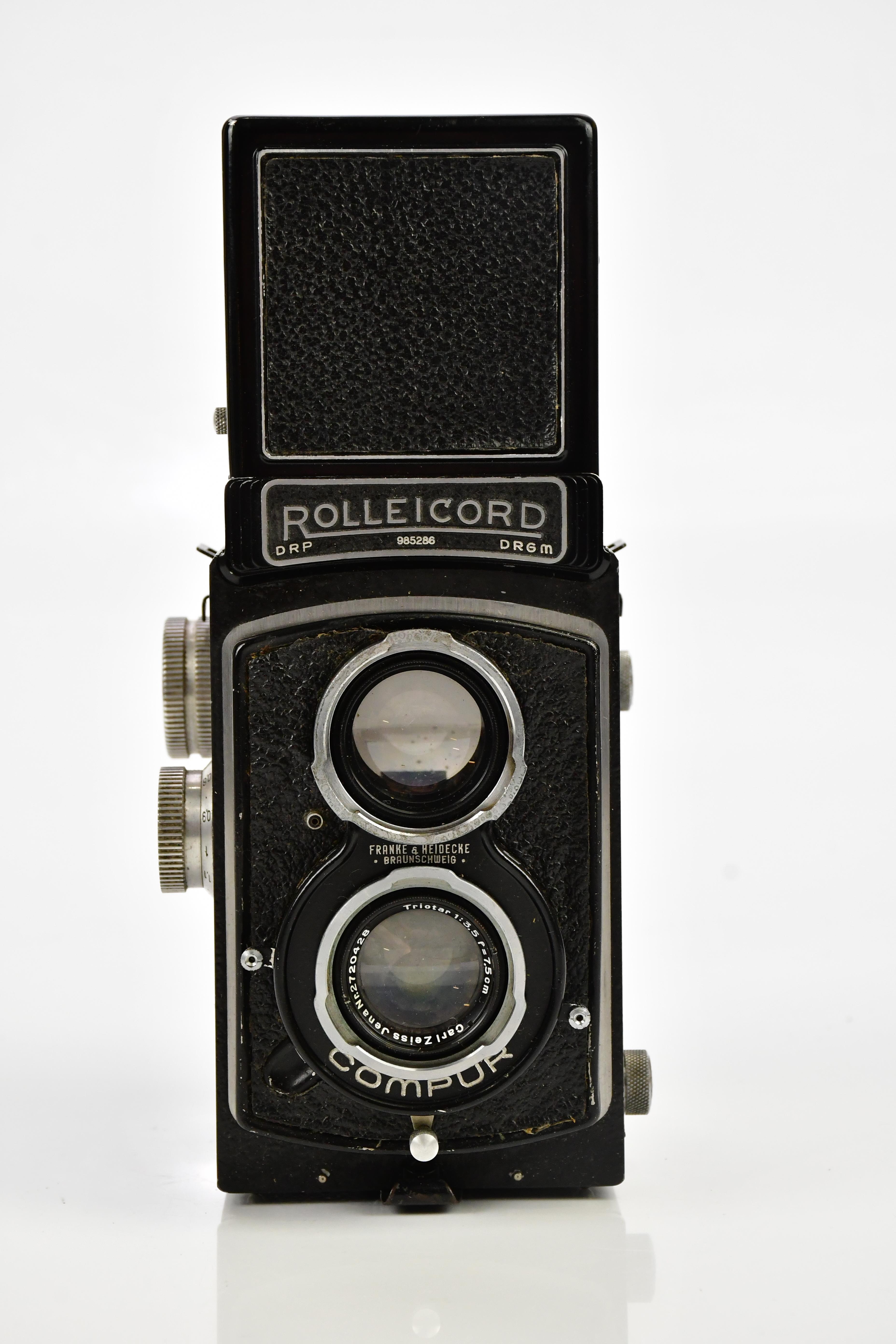 Lot 406 - ROLLEICORD; a Rolleicord II C TLR camera,