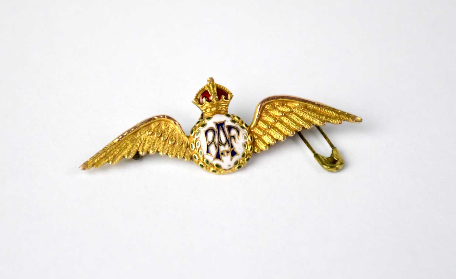 Lot 802 - A 9ct gold RAF brooch