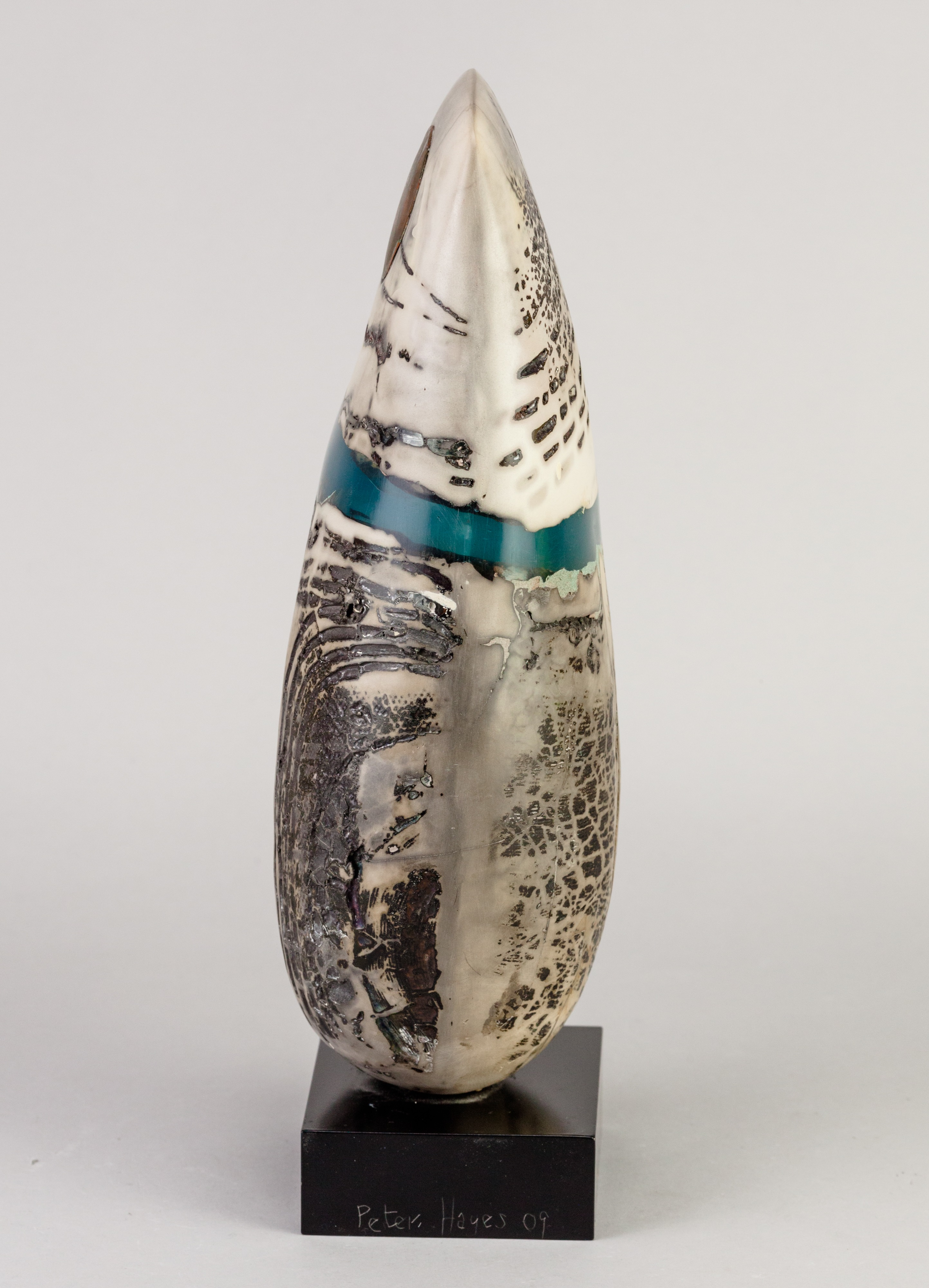 Lot 575 - PETER HAYES (born 1946); a raku bow with