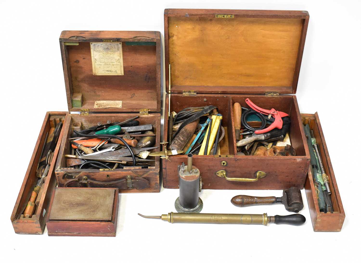 Lot 557 - PORT OF LIVERPOOL; a quantity of vintage