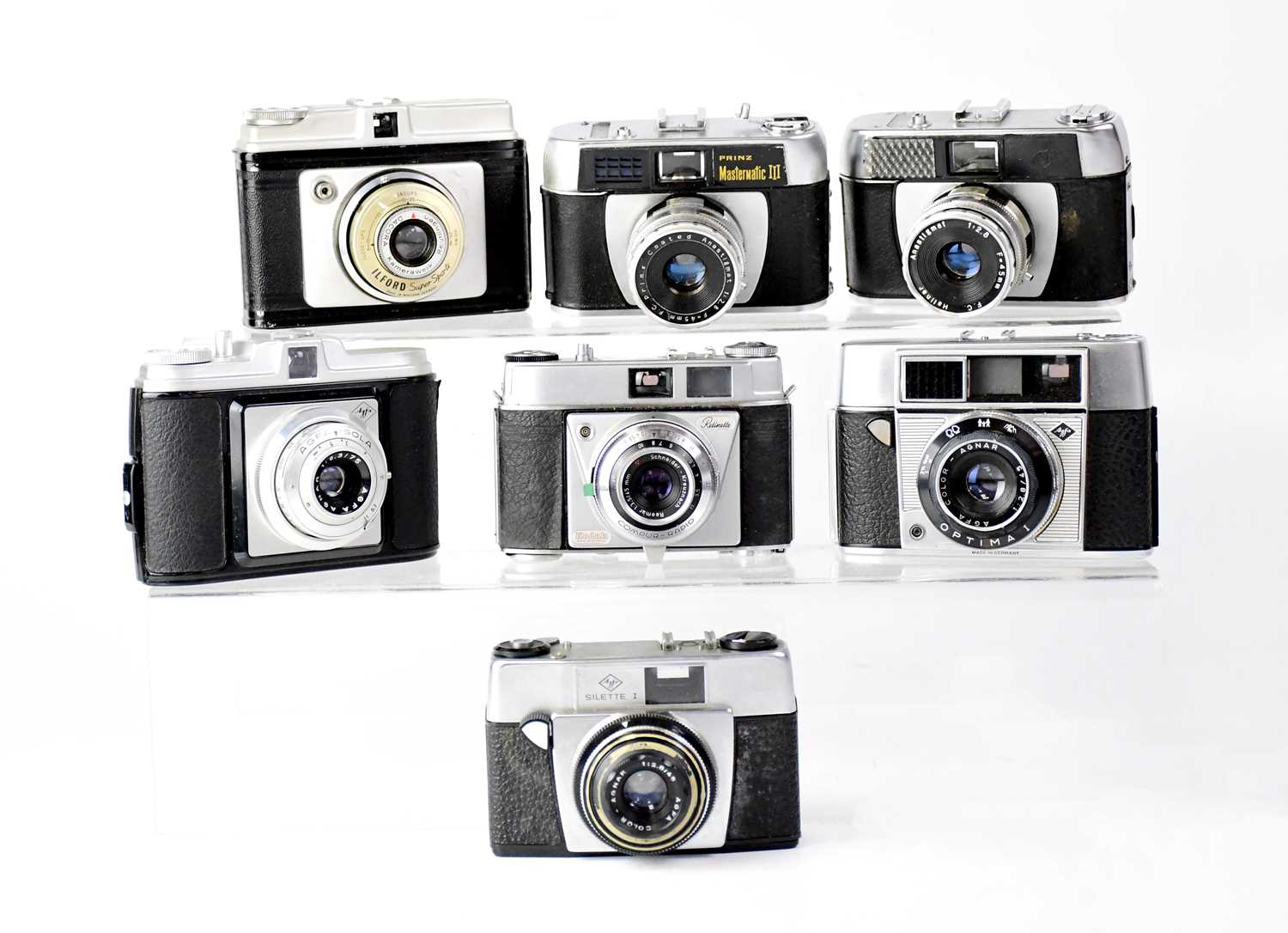 Lot 478 - A collection of film cameras