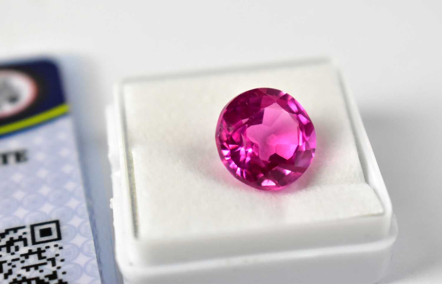 Lot 904 - A 8.30 carat round ruby with GIL Laboratory