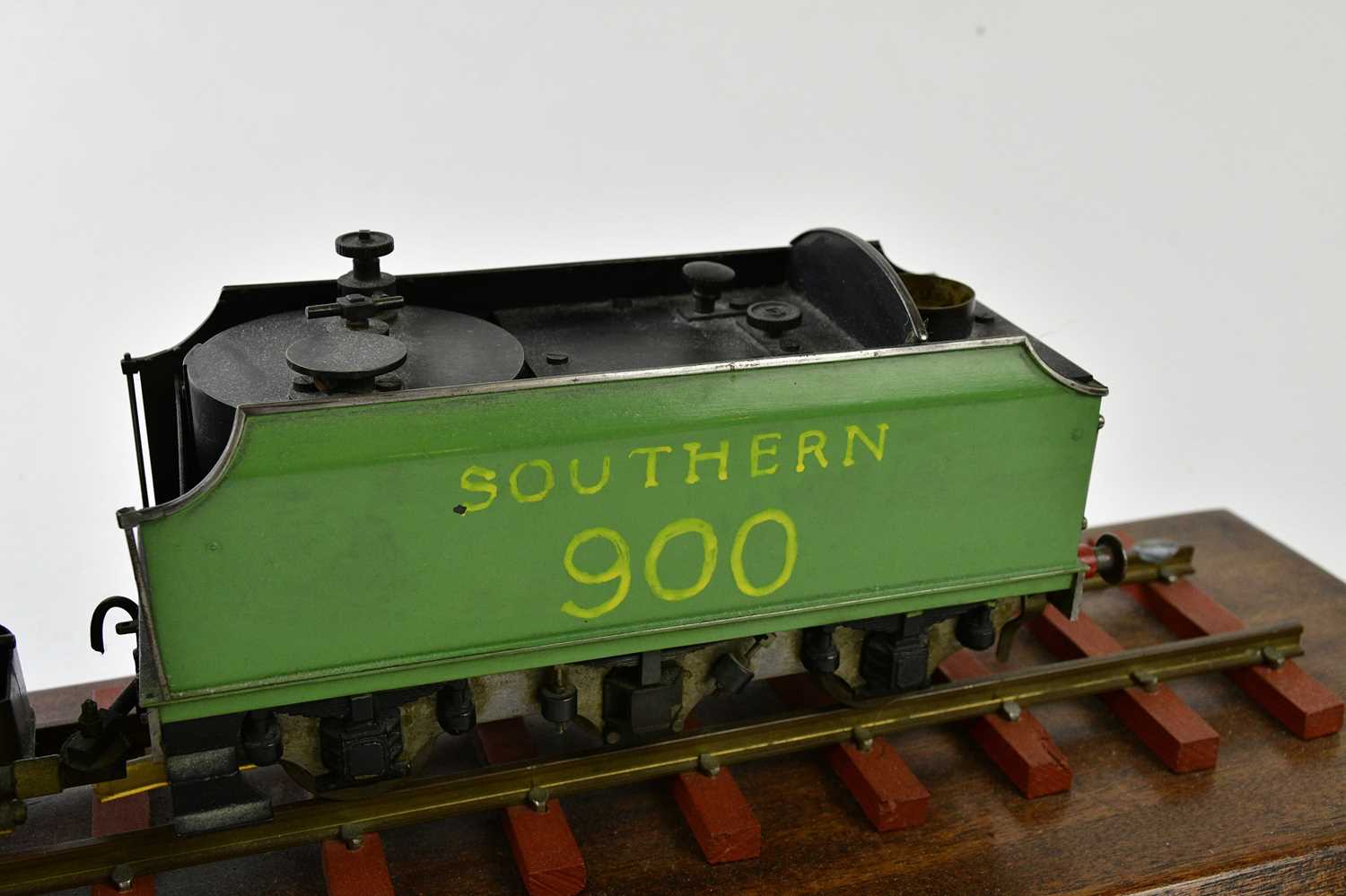 Lot 4366 - A model steam engine with tender, gauge 1,