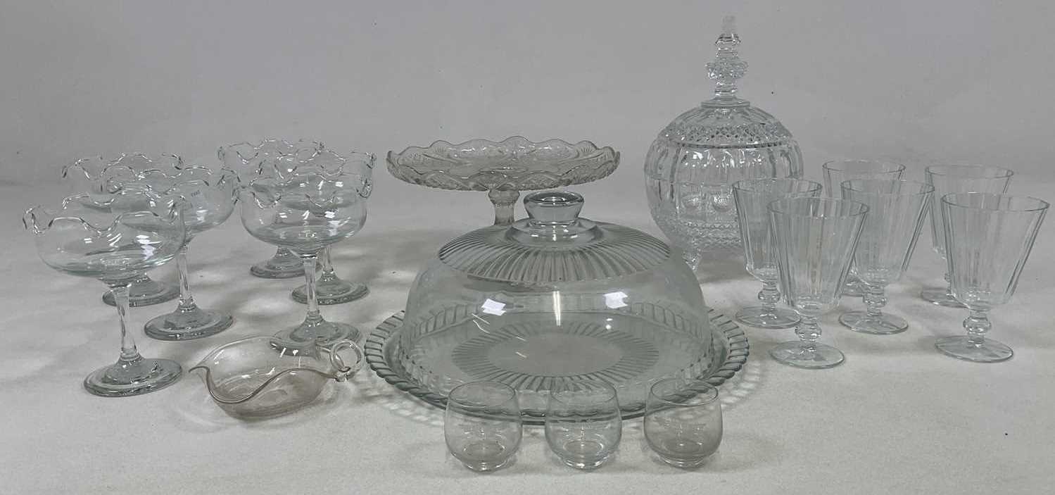 Lot 256 - A quantity of glassware items to include a