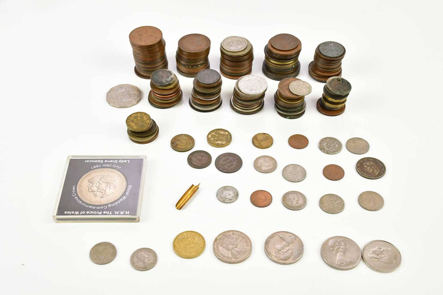 Lot 2661 - A small collection of coins predominantly