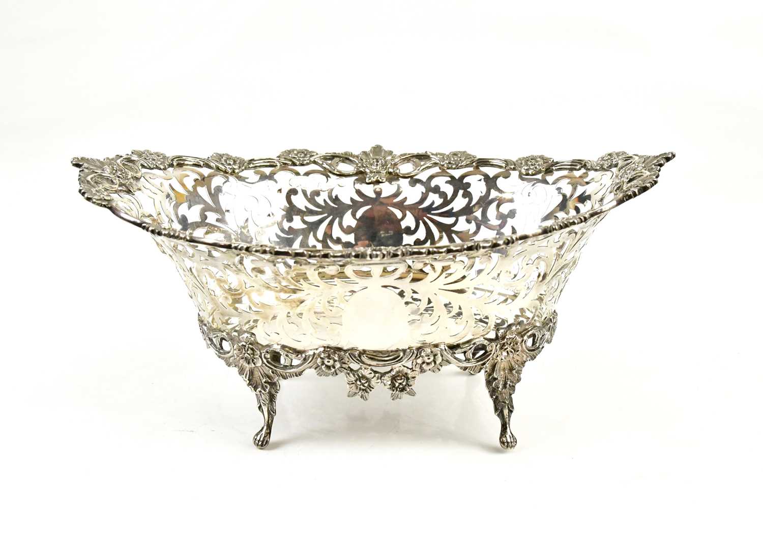 Lot 2302 - JOHN HUNT; an Edward VII hallmarked silver