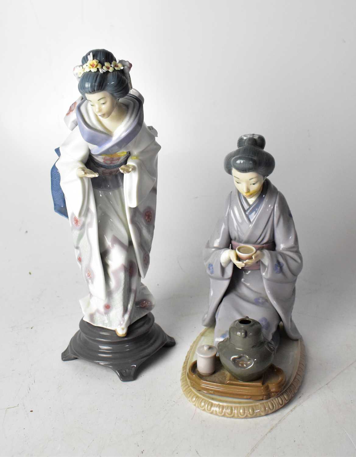 Lot 540 - LLADRÓ; a figure of a kneeling geisha