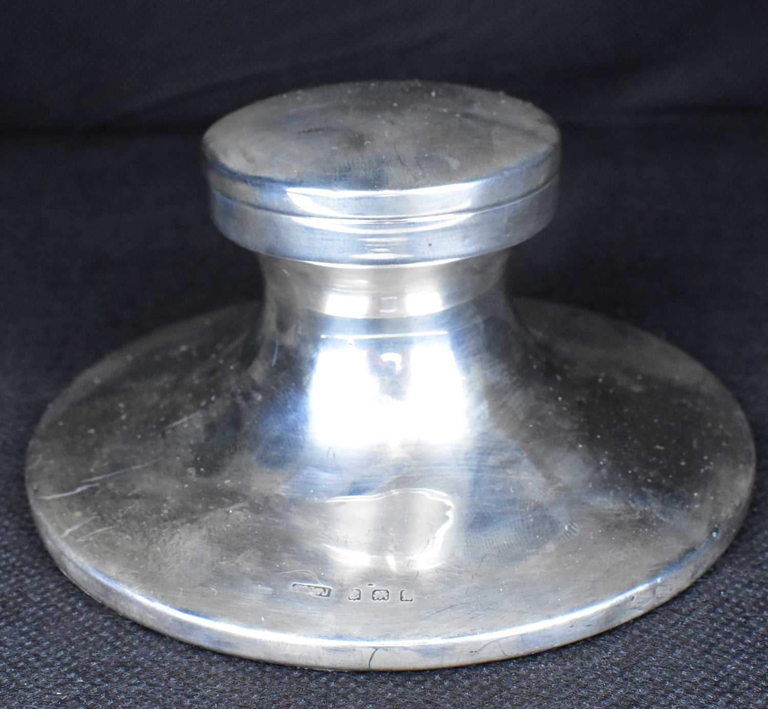 Lot 652 - An Edwardian hallmarked silver capstan-style