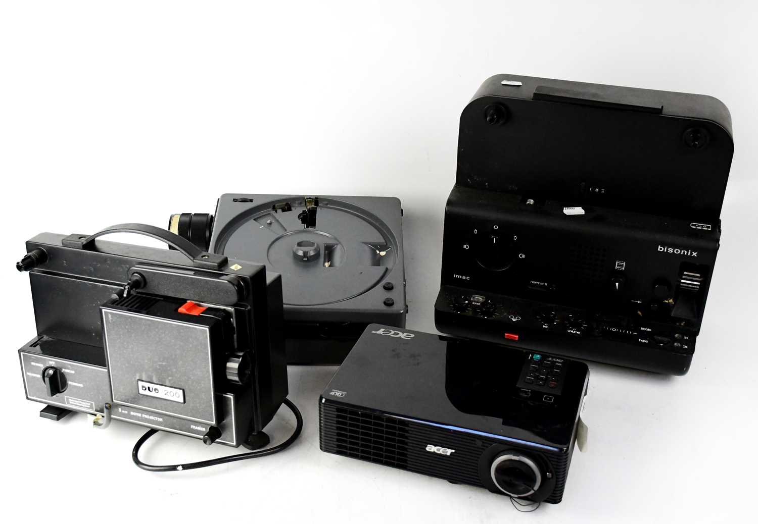 Lot 541 - A small group of three projectors and one