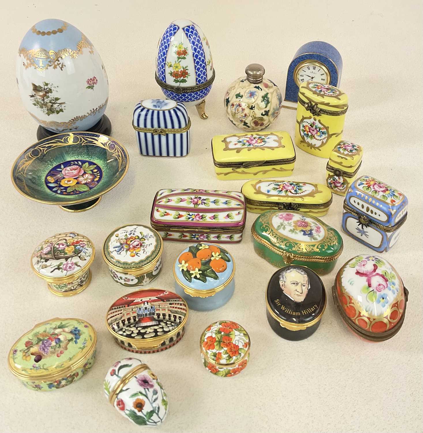 Lot 285 - A group of porcelain trinket boxes including
