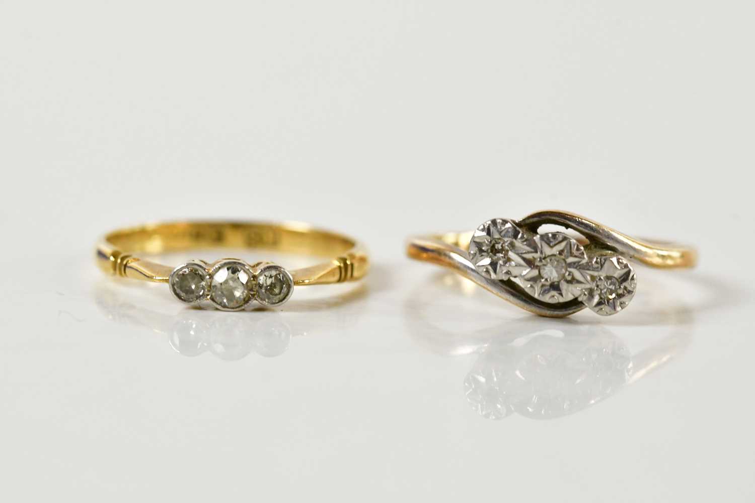 Lot 1478 - An 18ct yellow gold illusion set three